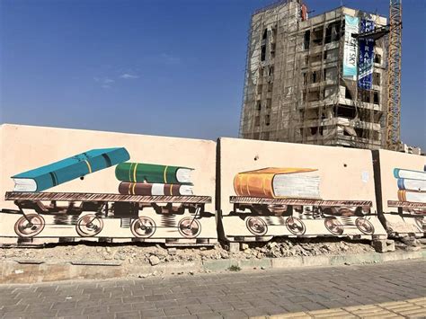 اکران تصاویر ۷۰ کتاب در ۲۳۰ نقطه تهران همشهری آنلاین