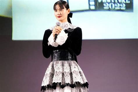 橋本愛、飛躍するには「世界を見渡すことが大事」東京国際映画祭の開会式で語る ぴあ映画