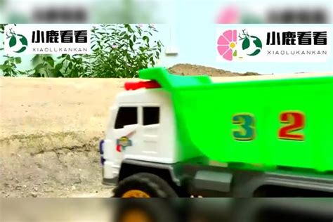 汽车工程车修路，娃娃帮货车玩具，婴幼儿宝宝游戏视频