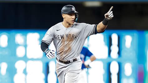 New York Yankees Slugger Aaron Judge Hits 61st Home Run To Tie Roger Maris 61 Year Old Record