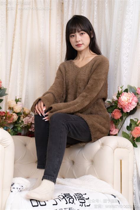 甜予摄影 NO 010期小离 靴子白棉袜裸足完整版 130P 2V 10 45GB 写真云