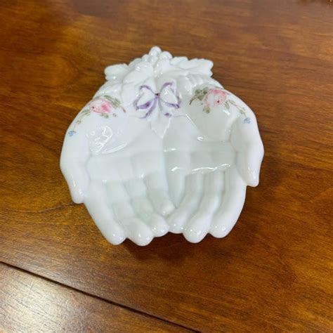 Vintage Westmoreland Milk Glass Hands With Bow And Fl Gem