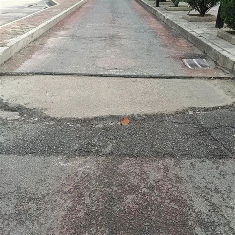 文明城市 路面施工后未及时回填，这里存在安全隐患江西路步道昌江区