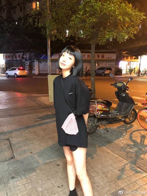 王思聰前女友豆得兒賣包包，被批這麼丑的包，我寧願拎膠袋出去 每日頭條