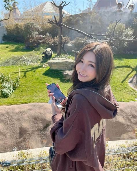 愛弓りょうさんのインスタグラム写真 愛弓りょうinstagram 「ずっとお慕いしているパンダ様に会って来ましたです🐼 何人か正解してて