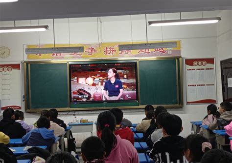 薛坪中学组织师生学习航天楷模校园新闻教育新闻湖北省南漳县教育信息网