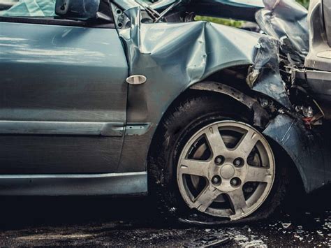 Un adolescent de 19 ani a fost spulberat de o mașină pe DN1 Corpul