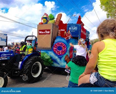 Krewe Of Argus Mardi Gras Winn Dixie Float Editorial Stock Image