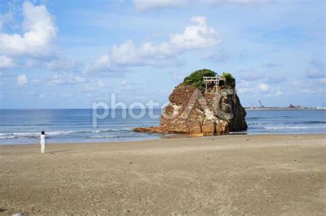 島根県出雲市稲佐の浜と弁天島 08 No 27534370写真素材なら写真AC無料フリーダウンロードOK