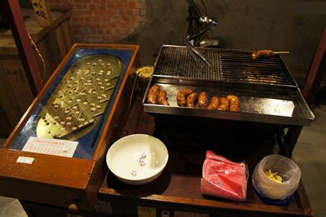 work 11 — 骰子轉轉樂之江湖傳說香腸攤 如果你沒看過上述這張圖片裡的東西，我替你感到遺憾，正如我現在也覺得自己好遺憾一樣… by