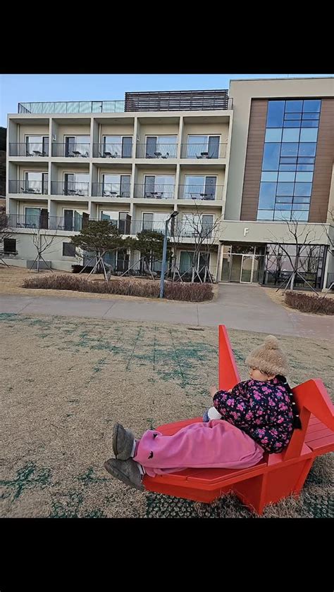 러브진 라라는 유쳔방학을 아주 신나게 보내고 있어요♡ 바다가 보고 싶다고 말하면 바다 산에 가고 싶다면 또 데려다줘야죠