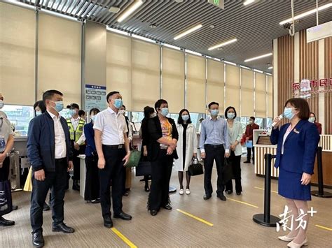 谁执法谁普法履职评议团考察市民政局普法工作 群众 人民 东莞市