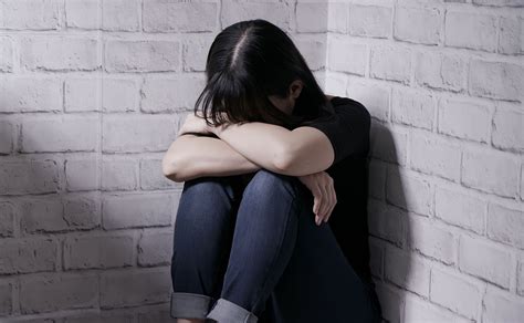 유명인 자살 소식에 “저도 힘이 빠져요” 전문가들 “감정적 과몰입 금물” 권고