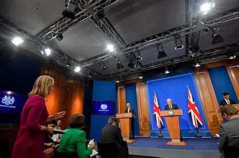 Bbc News Laura Kuenssberg Lifts Lid On When Boris Johnson Will Face Sue
