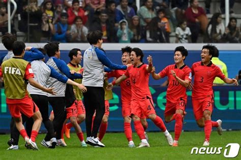 최석현 득점에 기뻐하는 대한민국 네이트 스포츠