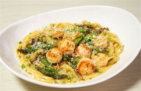 Home Cuisine 아스파라거스와 양송이버섯을 곁들인 새우 비스크 파스타