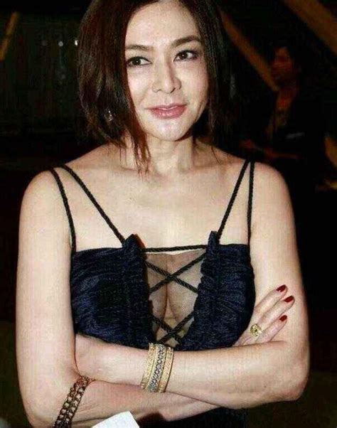 五十六歲關之琳如今穿衣服越來越暴露，最後那張年輕人都不敢穿！ 每日頭條