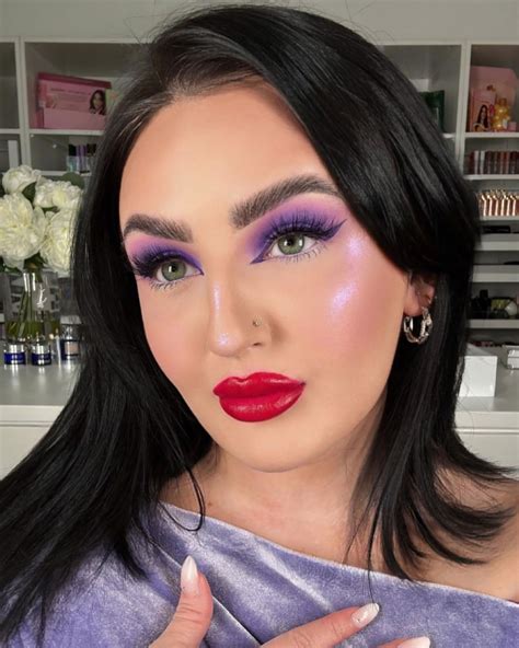 Mikayla Nogueira 5 Things To Know About The Beauty Influencer Us Weekly