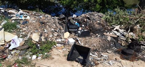 Moradores Reclamam Descarte De Lixo Na Rua E Falta De Iluminação