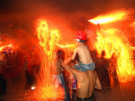 2017年湘西年俗系列活動小年夜鋼火燒龍 每日頭條