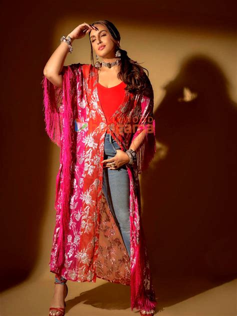 Huma Qureshi Photos Images Hd Wallpapers Huma Qureshi Hd Images Photos Bollywood Hungama