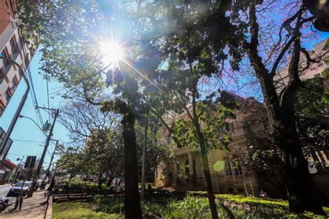Previsão do tempo interior de SP terá sol entre nuvens e pancadas de
