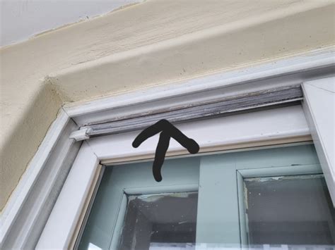 검은색 화살표가 가리키는 틀에 붙어있는 이름이 뭔가요 지식in