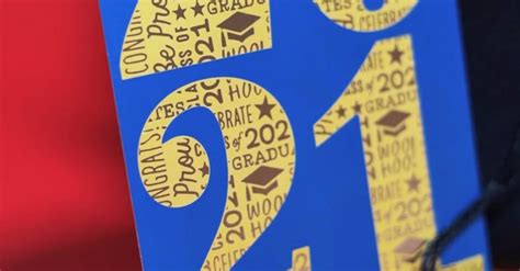 실내 2021 2021 년 2021년 축하 개념 개시 고등학교 교육 그리팅 카드 금 글자 긍정적인 기쁨 대학 대학교 돌리 슛 목업 미래