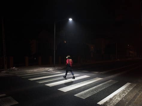Bezpieczniejsze drogi przejścia dla pieszych i ścieżki rowerowe Auto