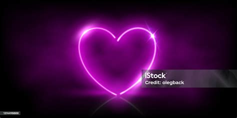 안개 추상적 배경에 반짝 반짝 빛나는 네온 보라색 심장을 빛나는 전기 광 프레임 기하학적 패션 디자인 벡터 일러스트레이션 빈 최소한의 추상 미술 장식 네온에 대한 스톡 벡터