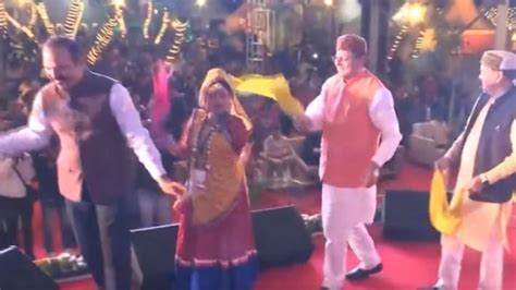 Watch Uttarakhand Cm Dhami Dances During Tribal Pride Day Celebrations