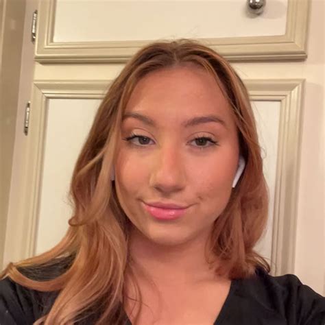 𝐵𝐴𝑌𝐿𝐼𝐸 𝑇𝐻𝐴𝑌𝐸𝑅 Baylie Thayer • Threads Say More