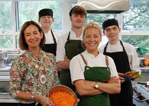 Serc Students Prep With Celebrity Chef Anna Haugh