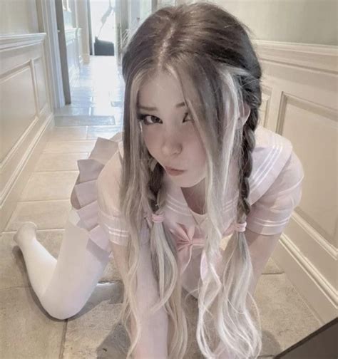 Под юбкой трусы 2024 ВКонтакте