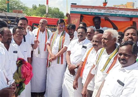 கச்சா எண்ணெய் விலை குறைந்தும் பெட்ரோல் ரூ100 க்கு விற்பனையாவது ஏன்