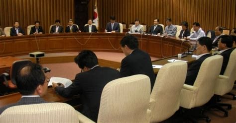 靑장관 임명강행에 민주당 격노