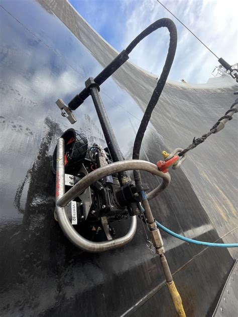 Uhp Water Blasting Vertidrive Magnetic Robot Crawlers
