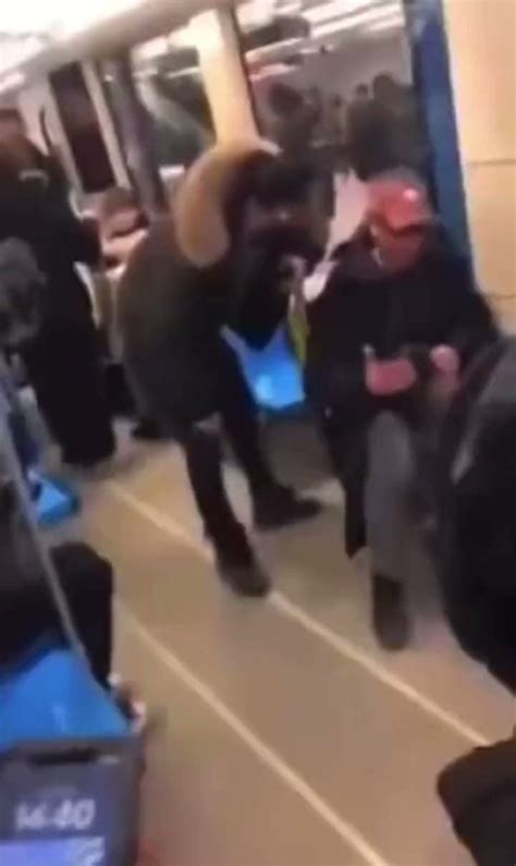 DewastacjaTicTok on Twitter Mężczyzna zaatakowany na stacji metra w