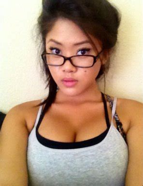 Nice Cleavage Porn Pic