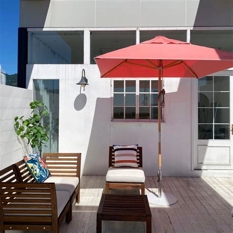 바질뱅스 코랄 사랑스럽고 생동감 넘치는 바질뱅스 코랄 색상은 인테리어 공사 없이도 야외 공간을 완전히 새롭게 변화시켜 줍니다🩷 봄에는 화사함을 여름에는 활기찬