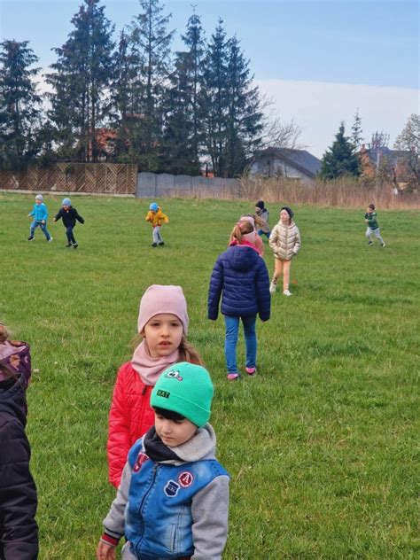 Wspólne zabawy na świeżym powietrzu Przedszkole Nr 3 w Chojnicach