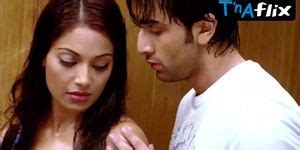 Bipasha Basu Breasts Scene In Bachna Ae Haseeno Tnaflix Com