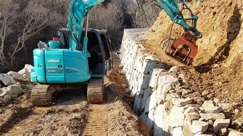 【글램핑장 다짐기 콤팩터 작업】 거제 둔덕 마이티백 작업 코벨코 04 포크레인 Youtube