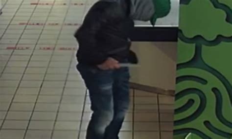 Torino Preso Il Rapinatore Seriale Che Ha Rubato Soldi Profumi E
