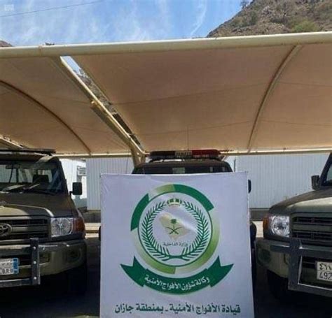 الأفواج الأمنية بجازان تقبض على شخص لمحاولته تهريب 894 كيلو جرامًا من