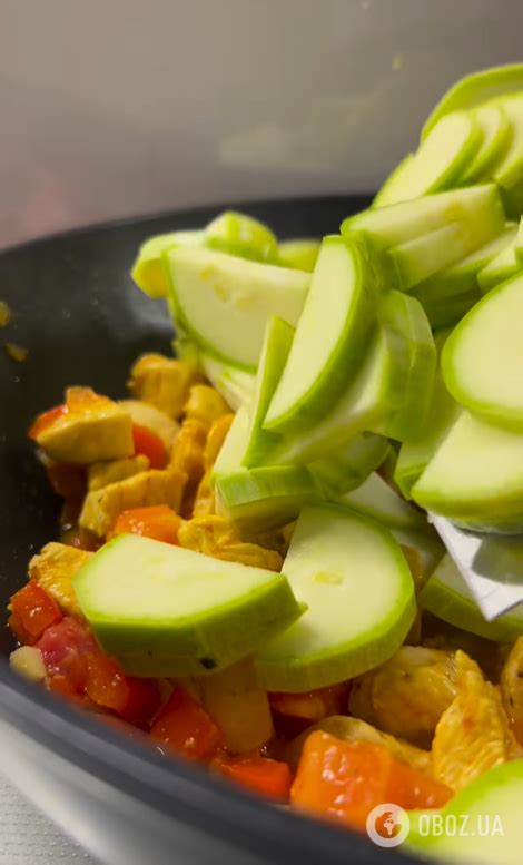 Тушковані кабачки рецепт з куркою як смачно приготувати кабачки на вечерю Кулінарія Foodoboz