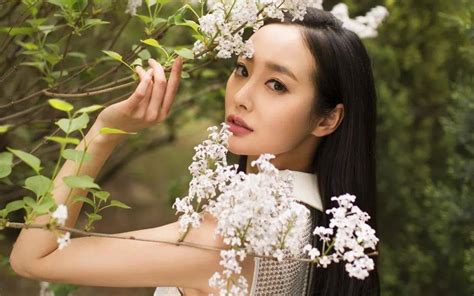 “不好意思，霍总，粉丝们都在说我对你死缠烂打，请离我远些。” 霍总当即表示：各位，请勿乱传谣言。