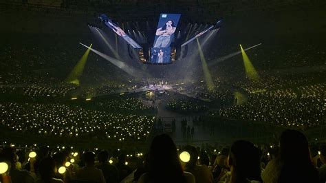 더쿠 공연 연출 인스타에 올라온 2023년 아이유 팬콘서트 관객석 사진