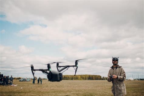 Premium Photo Man Controlling Fpv Quadcopter Drone With Goggles