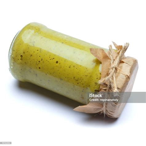 흰색 배경에 고립 Pesto 소스와 함께 항아리 건강한 생활방식에 대한 스톡 사진 및 기타 이미지 건강한 생활방식 건강한